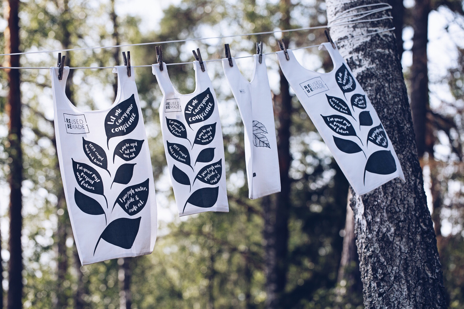 Recycled bed linen on your shoulder, Reused Remade - Blycolin - Blycolin